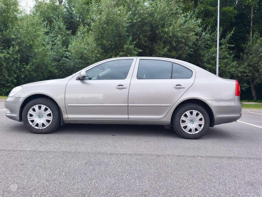 Skoda Octavia 2009 in Klaipeda, with an engine capacity of 1.90 L and mileage of 196 thousand km for 3200 €, photo 16 on AUTOMOTO.COM.LV
