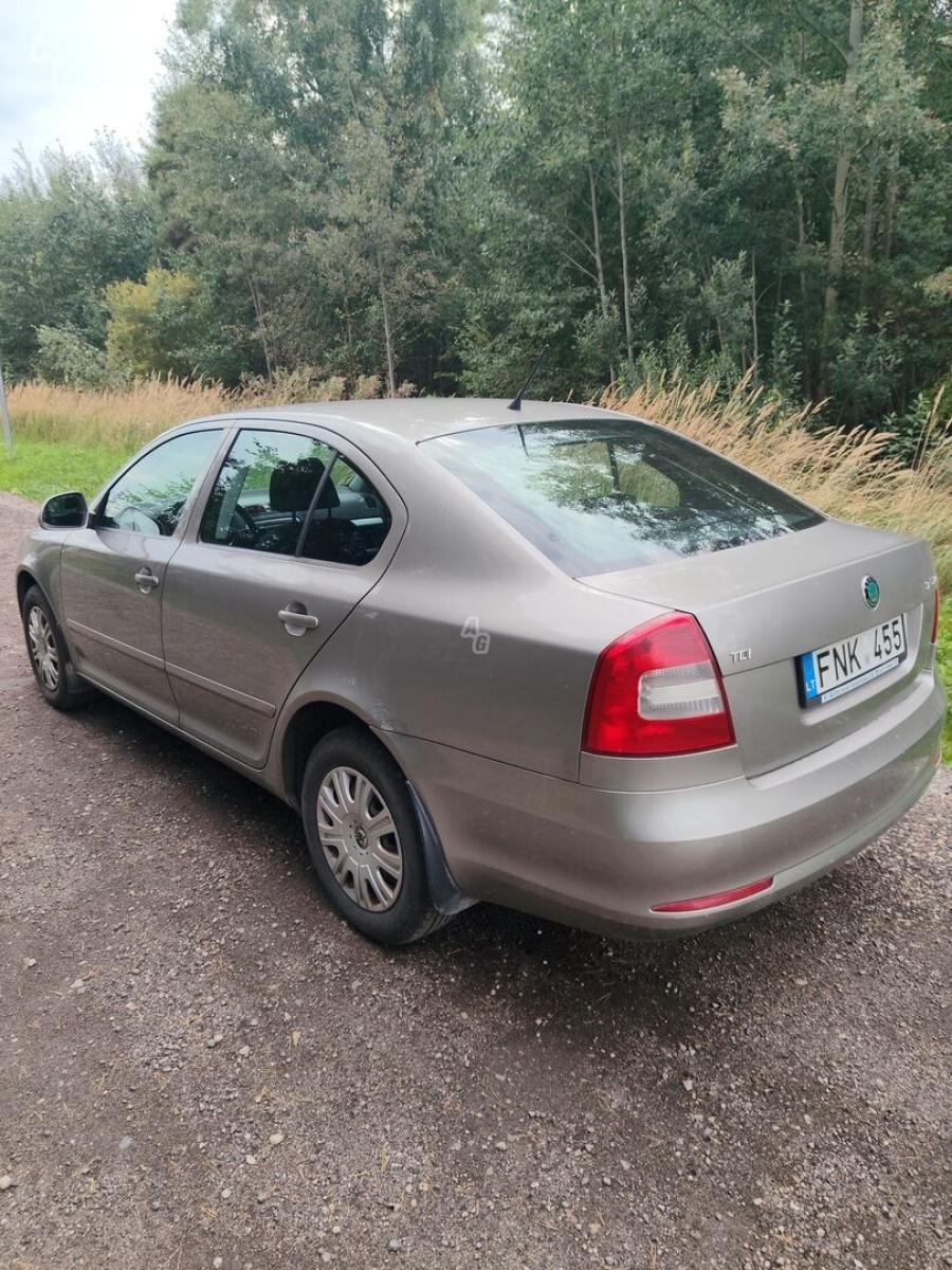 Skoda Octavia 2011 in Panevezys, with an engine capacity of 1.60 L and mileage of 303 thousand km for 1999 €, photo 5 on AUTOMOTO.COM.LV