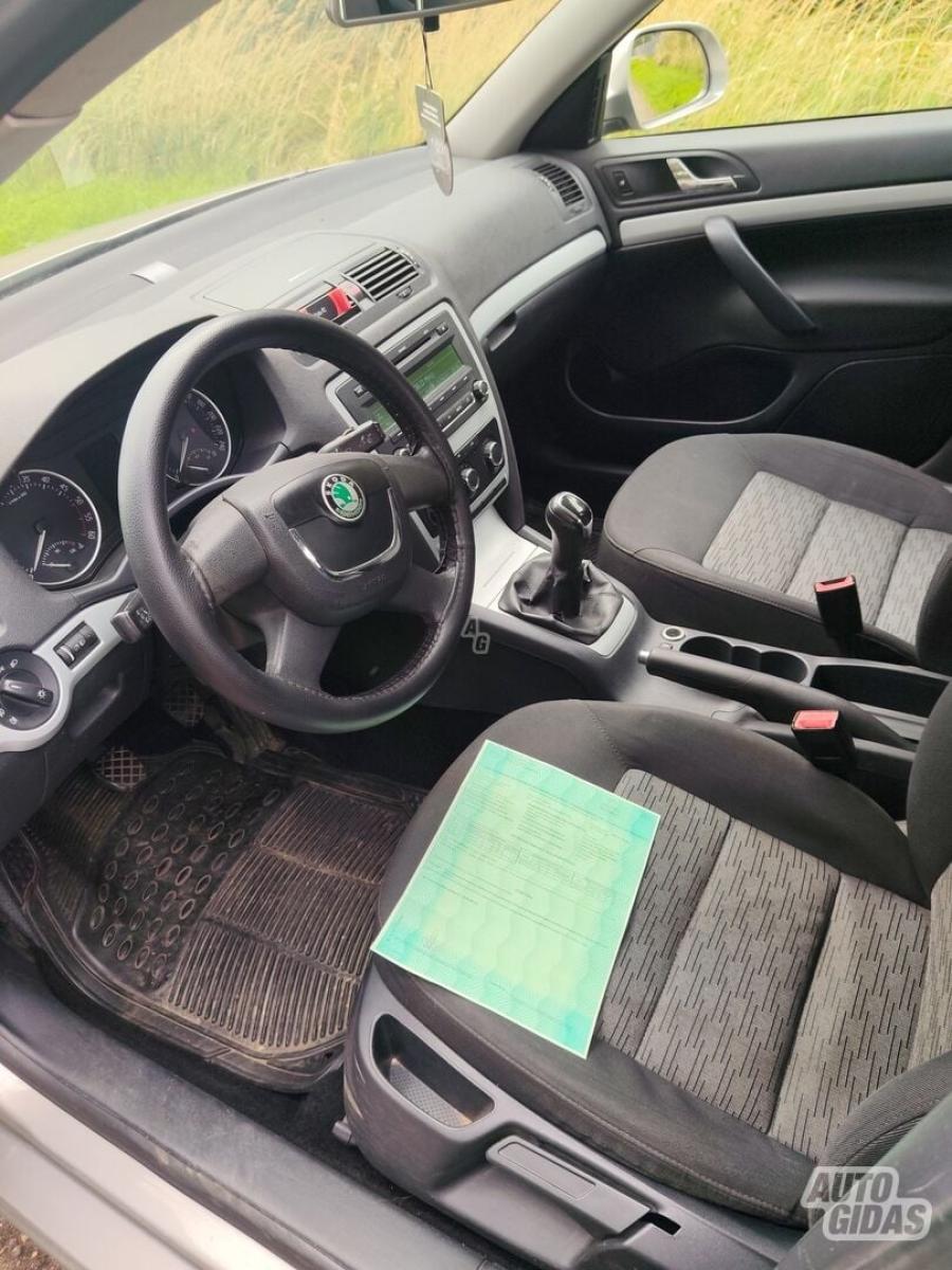 Skoda Octavia 2011 in Panevezys, with an engine capacity of 1.60 L and mileage of 303 thousand km for 1999 €, photo 7 on AUTOMOTO.COM.LV