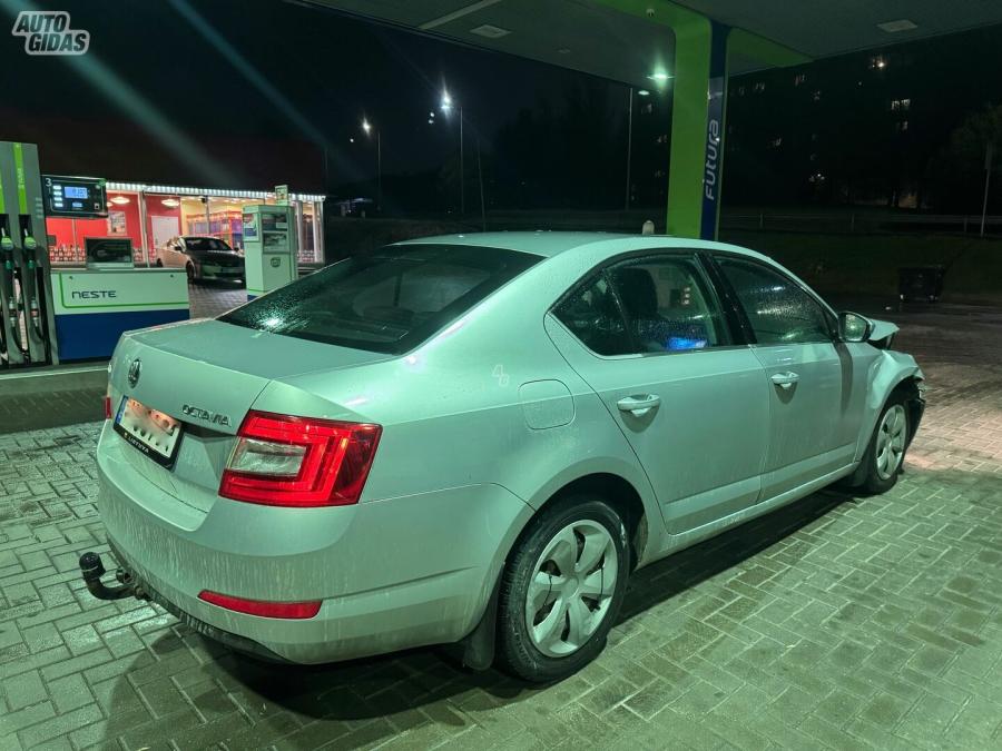 Skoda Octavia 2014 in Vilnius, with an engine capacity of 1.60 L and mileage of 300 thousand km for 2449 €, photo 5 on AUTOMOTO.COM.LV