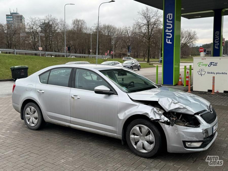 Skoda Octavia 2014 in Vilnius, with an engine capacity of 1.60 L and mileage of 300 thousand km for 2350 €, photo 5 on AUTOMOTO.COM.LV