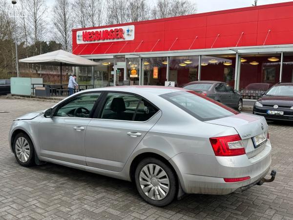 Skoda Octavia 2014 in Vilnius, with an engine capacity of 1.60 L and mileage of 300 thousand km for 2350 €, photo 8 on AUTOMOTO.COM.LV