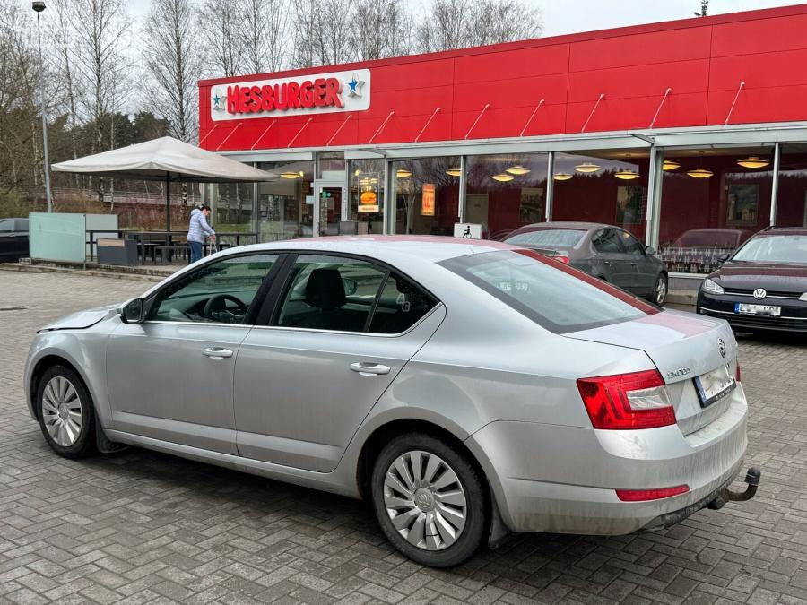 Skoda Octavia 2014 in Vilnius, with an engine capacity of 1.60 L and mileage of 300 thousand km for 2350 €, photo 9 on AUTOMOTO.COM.LV