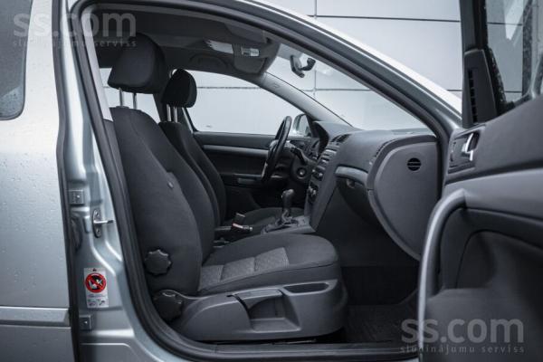 Skoda Octavia 2014 in Riga, with an engine capacity of 1.60 L and mileage of 166 thousand km for 3750 €, photo 8 on AUTOMOTO.COM.LV