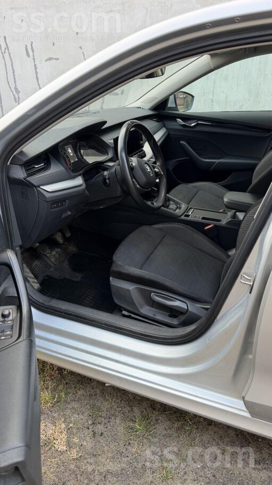 Skoda Octavia 2023 in Riga, with an engine capacity of 2.00 L and mileage of 145 thousand km for 14200 €, photo 6 on AUTOMOTO.COM.LV