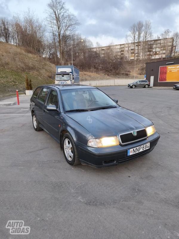 Skoda Octavia 2000 in Vilnius, with an engine capacity of 1.80 L and mileage of 349 thousand km for 800 €, photo 1 on AUTOMOTO.COM.LV