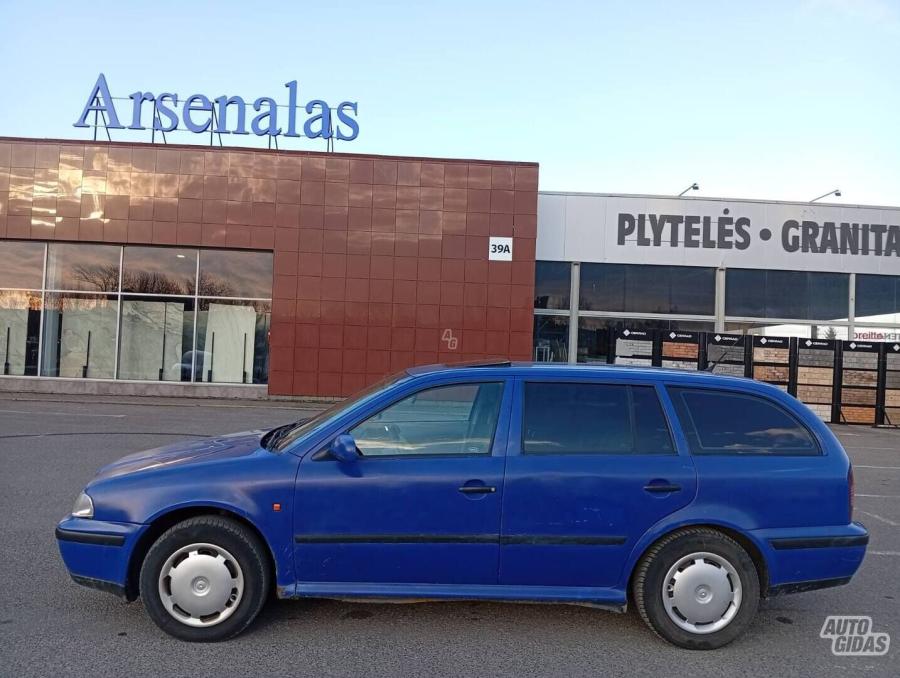 Skoda Octavia 2000 in Klaipeda, with an engine capacity of 1.60 L and mileage of 320 thousand km for 600 €, photo 1 on AUTOMOTO.COM.LV