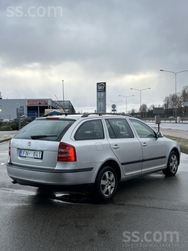 Skoda Octavia 2005 Rīga, ar dzinēja tilpumu 1.60 L un nobraukumu 320 tūkst. km par 1000 €, foto 3 vietnē AUTOMOTO.COM.LV
