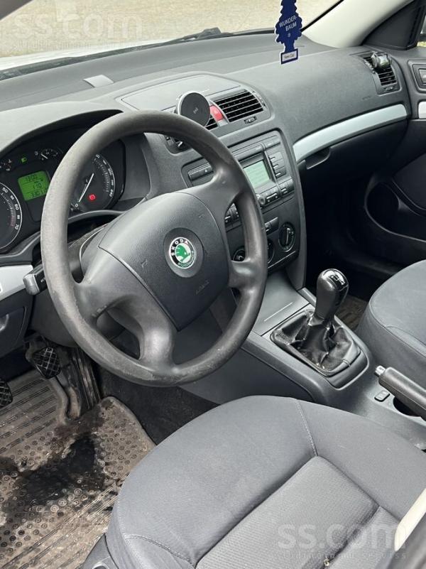 Skoda Octavia 2005 Rīga, ar dzinēja tilpumu 1.60 L un nobraukumu 320 tūkst. km par 1000 €, foto 5 vietnē AUTOMOTO.COM.LV