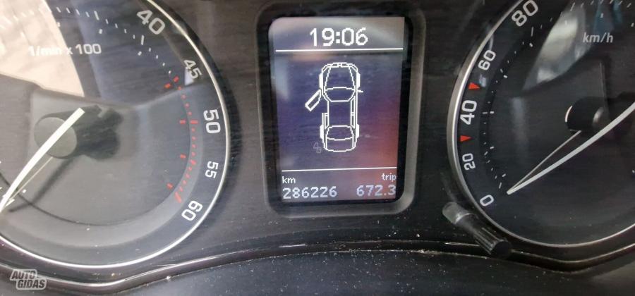 Skoda Octavia 2006 in Vilnius, with an engine capacity of 2.00 L and mileage of 286 thousand km for 800 €, photo 6 on AUTOMOTO.COM.LV