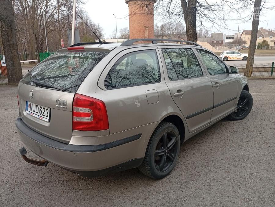Skoda Octavia 2007 in Vilnius, with an engine capacity of 2.00 L and mileage of 279 thousand km for 1950 €, photo 5 on AUTOMOTO.COM.LV