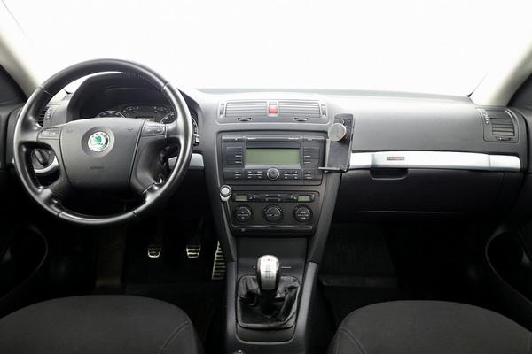 Skoda Octavia 2007 in Tallinn, with an engine capacity of 2.00 L and mileage of 416 thousand km for 1099 €, photo 5 on AUTOMOTO.COM.LV