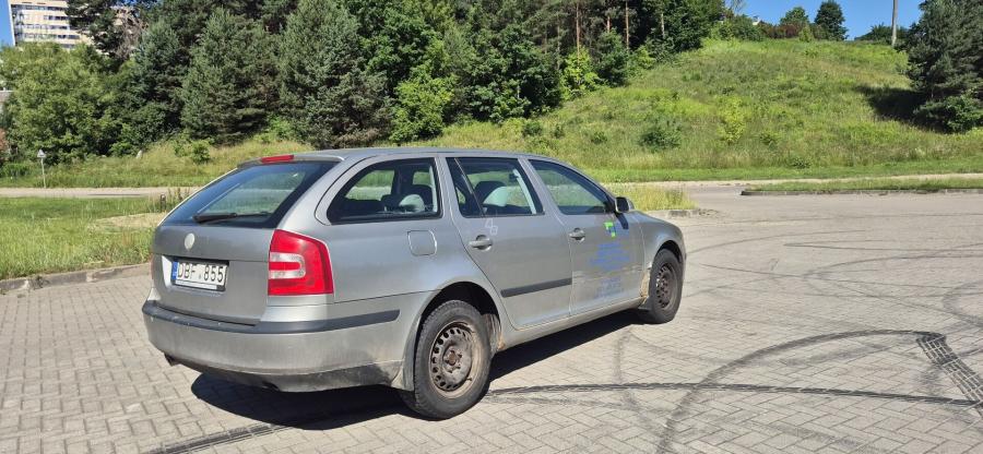 Skoda Octavia 2007 in Vilnius, with an engine capacity of 1.60 L and mileage of 349 thousand km for 1400 €, photo 7 on AUTOMOTO.COM.LV