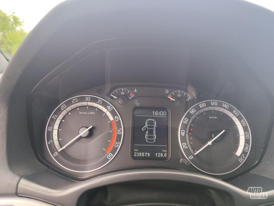Skoda Octavia 2008 in Vilnius, with an engine capacity of 2.00 L and mileage of 235 thousand km for 2950 €, photo 9 on AUTOMOTO.COM.LV
