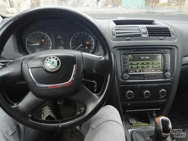 Skoda Octavia 2009 in Vilnius, with an engine capacity of 1.90 L and mileage of 393 thousand km for 1650 €, photo 4 on AUTOMOTO.COM.LV