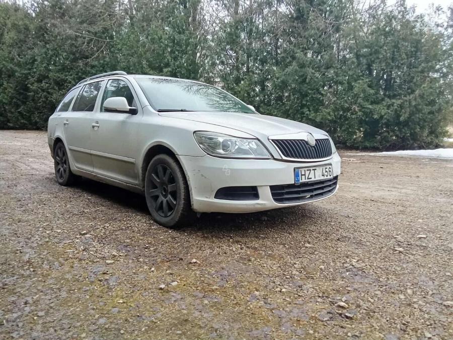 Skoda Octavia 2009 in Vilnius, with an engine capacity of 1.90 L and mileage of 393 thousand km for 1650 €, photo 6 on AUTOMOTO.COM.LV