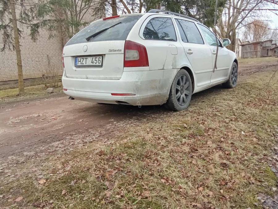 Skoda Octavia 2009 in Vilnius, with an engine capacity of 1.90 L and mileage of 393 thousand km for 1650 €, photo 12 on AUTOMOTO.COM.LV