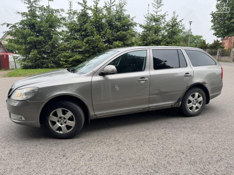 Skoda Octavia 2009 in Vilnius, with an engine capacity of 1.90 L and mileage of 441 thousand km for 900 €, photo 3 on AUTOMOTO.COM.LV