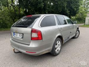 Skoda Octavia 2009 in Vilnius, with an engine capacity of 1.90 L and mileage of 441 thousand km for 900 €, photo 5 on AUTOMOTO.COM.LV