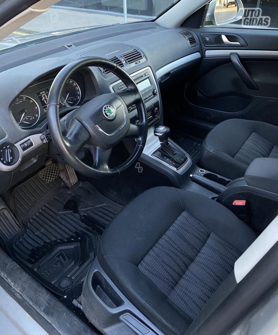 Skoda Octavia 2009 in Vilnius, with an engine capacity of 1.40 L and mileage of 325 thousand km for 2000 €, photo 8 on AUTOMOTO.COM.LV
