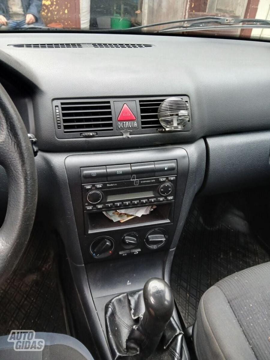 Skoda Octavia 2009 in Vilnius, with an engine capacity of 1.90 L and mileage of 311 thousand km for 500 €, photo 7 on AUTOMOTO.COM.LV