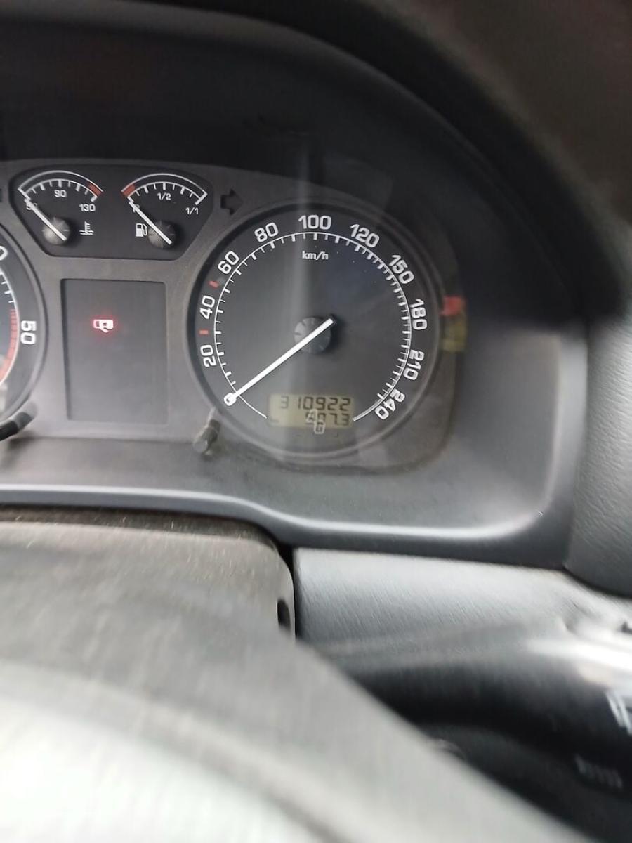 Skoda Octavia 2009 in Vilnius, with an engine capacity of 1.90 L and mileage of 311 thousand km for 500 €, photo 8 on AUTOMOTO.COM.LV