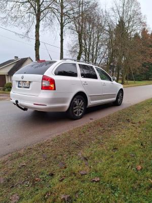 Skoda Octavia 2010 in Kelme, with an engine capacity of 1.60 L and mileage of 290 thousand km for 2900 €, photo 2 on AUTOMOTO.COM.LV