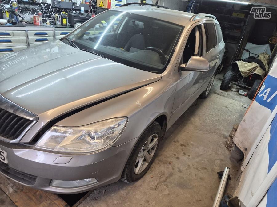 Skoda Octavia 2010 in Kaunas, with an engine capacity of 1.60 L and mileage of 392 thousand km for 1900 €, photo 4 on AUTOMOTO.COM.LV