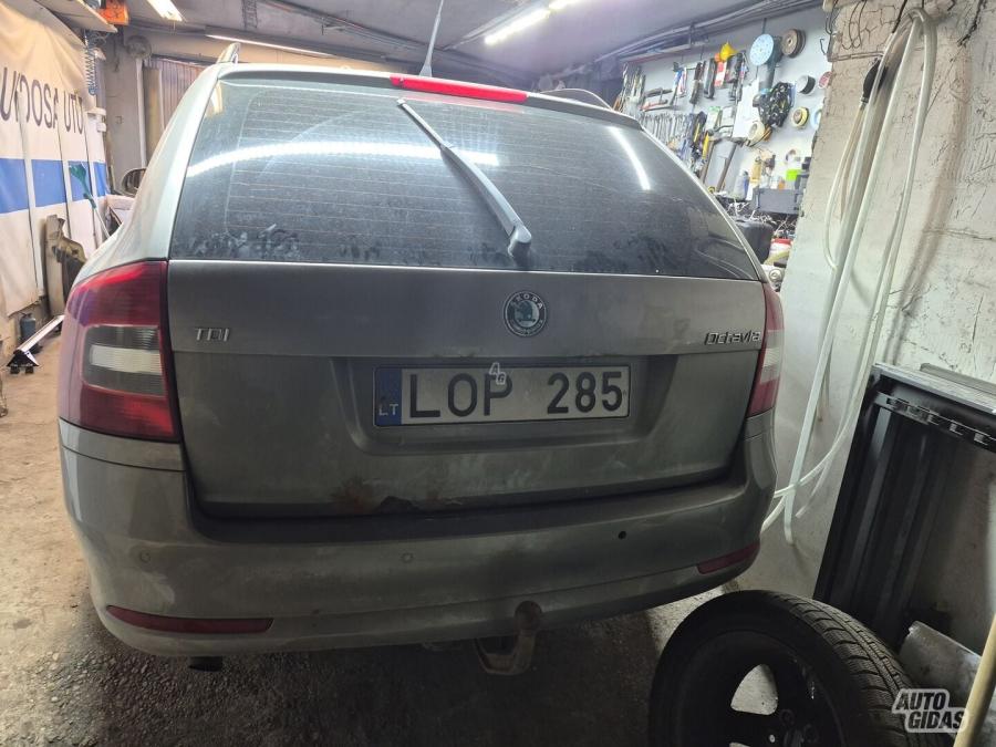 Skoda Octavia 2010 in Kaunas, with an engine capacity of 1.60 L and mileage of 392 thousand km for 1900 €, photo 6 on AUTOMOTO.COM.LV
