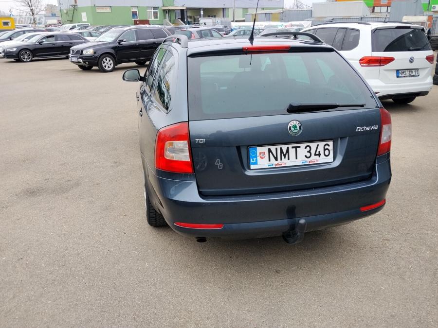 Skoda Octavia 2010 in Klaipeda, with an engine capacity of 1.60 L and mileage of 271 thousand km for 4200 €, photo 4 on AUTOMOTO.COM.LV