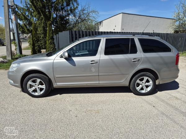 Skoda Octavia 2010 in Kaunas, with an engine capacity of 1.60 L and mileage of 392 thousand km for 1700 €, photo 9 on AUTOMOTO.COM.LV