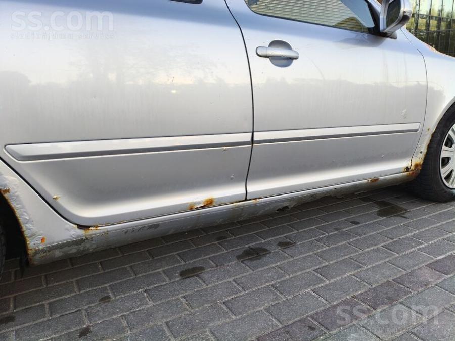 Skoda Octavia 2010 in Riga, with an engine capacity of 1.90 L and mileage of 401 thousand km for 600 €, photo 6 on AUTOMOTO.COM.LV
