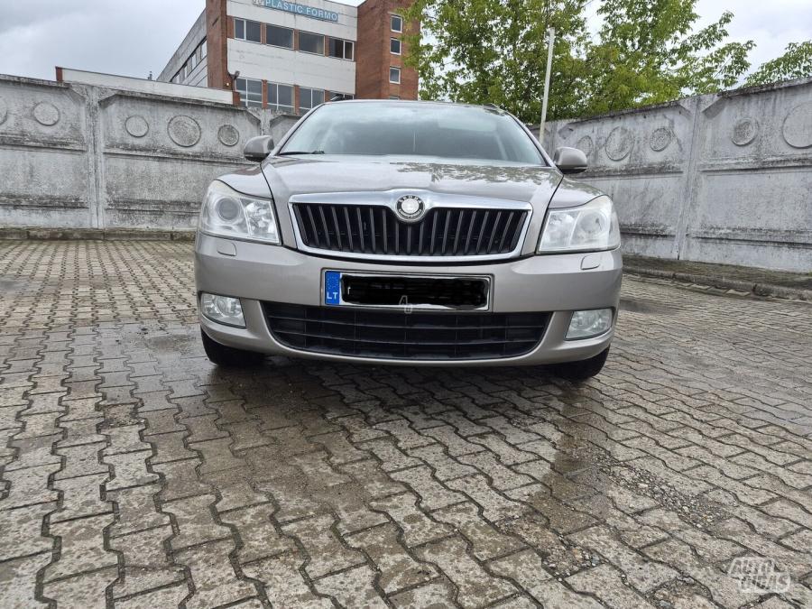 Skoda Octavia 2010 in Kaunas, with an engine capacity of 1.60 L and mileage of 392 thousand km for 2900 €, photo 3 on AUTOMOTO.COM.LV