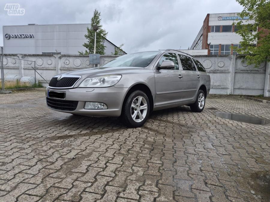 Skoda Octavia 2010 in Kaunas, with an engine capacity of 1.60 L and mileage of 392 thousand km for 2900 €, photo 5 on AUTOMOTO.COM.LV