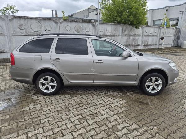 Skoda Octavia 2010 in Kaunas, with an engine capacity of 1.60 L and mileage of 392 thousand km for 2900 €, photo 6 on AUTOMOTO.COM.LV