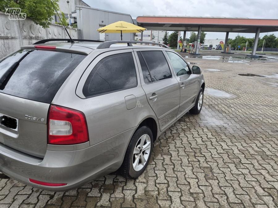 Skoda Octavia 2010 in Kaunas, with an engine capacity of 1.60 L and mileage of 392 thousand km for 2900 €, photo 8 on AUTOMOTO.COM.LV