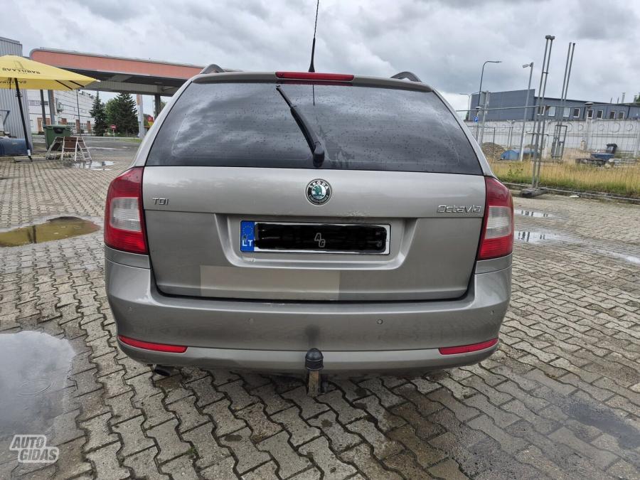 Skoda Octavia 2010 in Kaunas, with an engine capacity of 1.60 L and mileage of 392 thousand km for 2900 €, photo 9 on AUTOMOTO.COM.LV