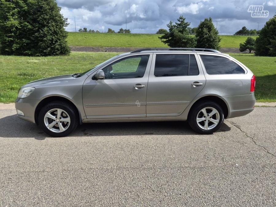 Skoda Octavia 2010 in Kaunas, with an engine capacity of 1.60 L and mileage of 392 thousand km for 2700 €, photo 10 on AUTOMOTO.COM.LV