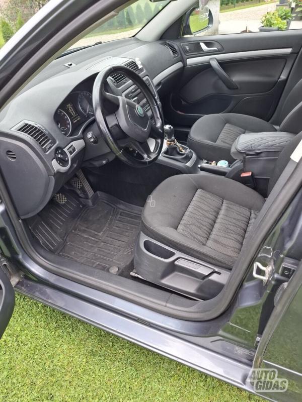 Skoda Octavia 2010 Šauļi vietnē Skoda Octavia 2010 Šauļi, ar dzinēja tilpumu 1.60 L un nobraukumu 346 tūkst. km par 2400 €, foto 7 vietnē AUTOMOTO.COM.LV