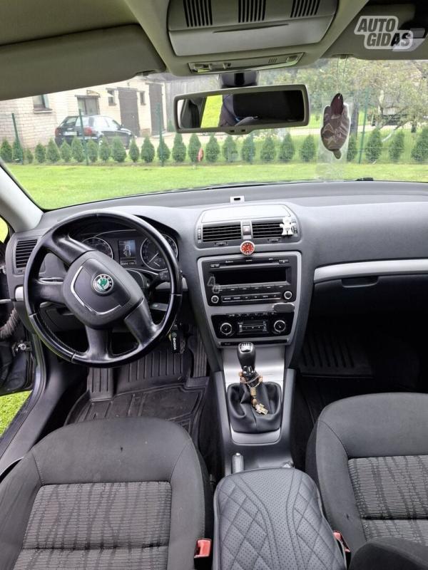 Skoda Octavia 2010 Šauļi vietnē Skoda Octavia 2010 Šauļi, ar dzinēja tilpumu 1.60 L un nobraukumu 346 tūkst. km par 2400 €, foto 8 vietnē AUTOMOTO.COM.LV