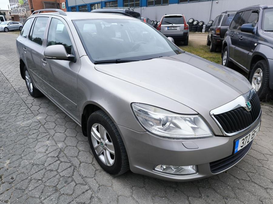 Skoda Octavia 2011 in Radviliskis, with an engine capacity of 2.00 L and mileage of 301 thousand km for 3999 €, photo 3 on AUTOMOTO.COM.LV