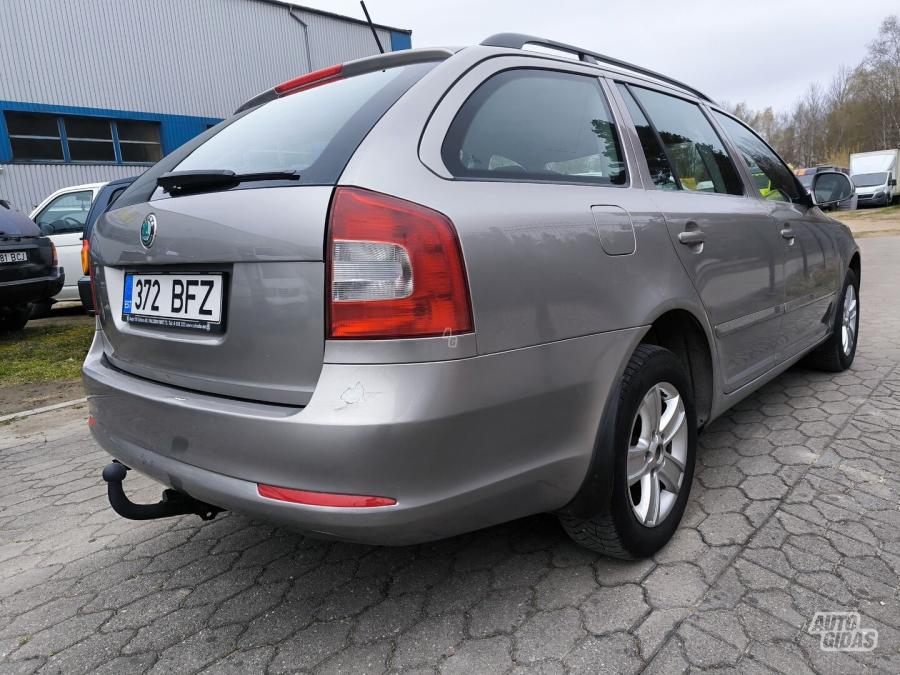 Skoda Octavia 2011 in Radviliskis, with an engine capacity of 2.00 L and mileage of 301 thousand km for 3999 €, photo 5 on AUTOMOTO.COM.LV