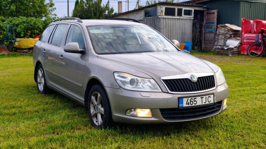 Skoda Octavia 2011 in Johvi, with an engine capacity of 1.60 L and mileage of 176 thousand km for 3500 €, photo 8 on AUTOMOTO.COM.LV