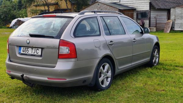 Skoda Octavia 2011 in Johvi, with an engine capacity of 1.60 L and mileage of 176 thousand km for 3500 €, photo 9 on AUTOMOTO.COM.LV
