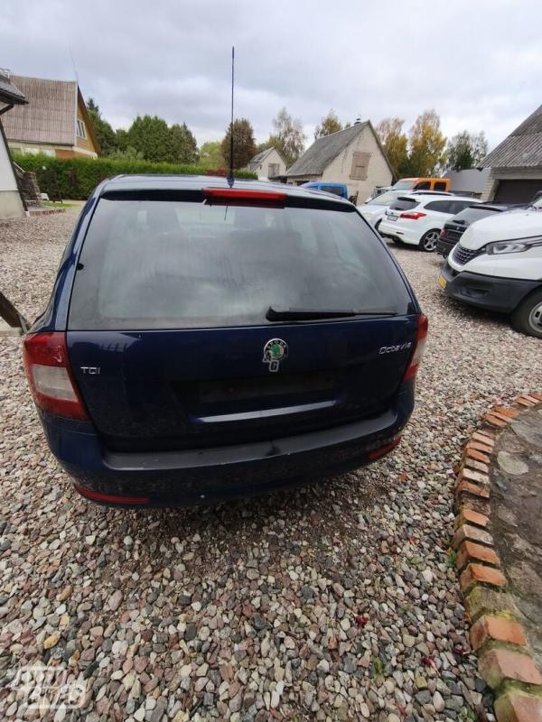 Skoda Octavia 2011 in Sakiai, with an engine capacity of 1.60 L and mileage of 263 thousand km for 1600 €, photo 7 on AUTOMOTO.COM.LV