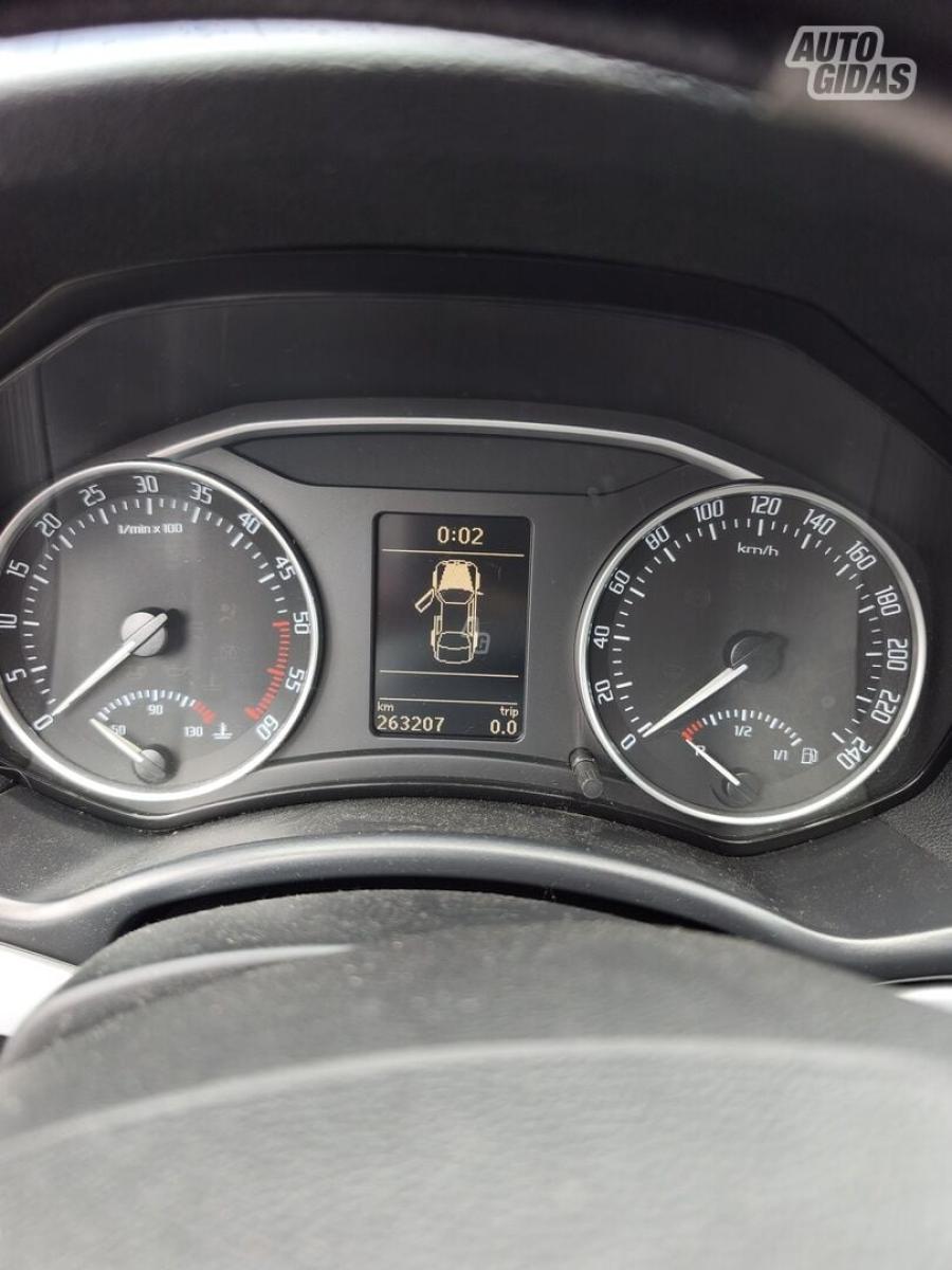 Skoda Octavia 2011 in Sakiai, with an engine capacity of 1.60 L and mileage of 263 thousand km for 1600 €, photo 13 on AUTOMOTO.COM.LV