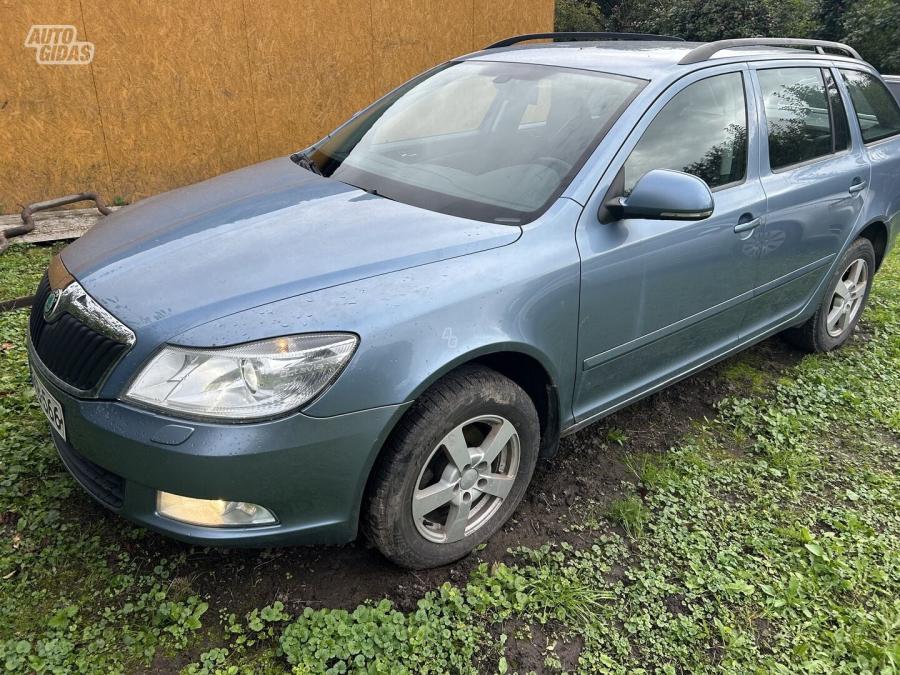 Skoda Octavia 2011 in Marijampole, with an engine capacity of 1.60 L and mileage of 379 thousand km for 2299 €, photo 3 on AUTOMOTO.COM.LV