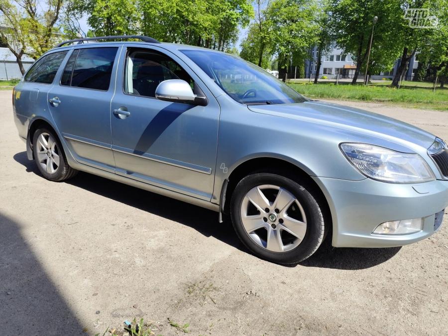 Skoda Octavia 2012 in Silute, with an engine capacity of 1.60 L and mileage of 286 thousand km for 2999 €, photo 4 on AUTOMOTO.COM.LV