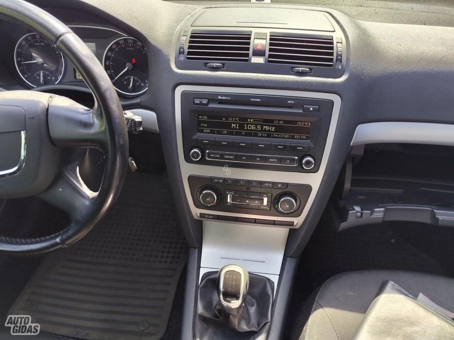 Skoda Octavia 2012 in Silute, with an engine capacity of 1.60 L and mileage of 286 thousand km for 2999 €, photo 5 on AUTOMOTO.COM.LV