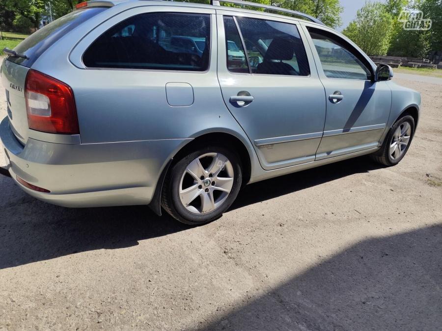 Skoda Octavia 2012 in Silute, with an engine capacity of 1.60 L and mileage of 286 thousand km for 2999 €, photo 7 on AUTOMOTO.COM.LV